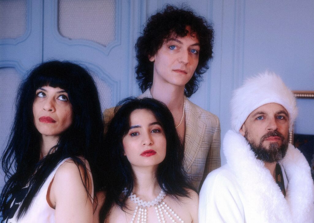 EXCLUSIVITE : GOLDEN HOUR premier clip de JELLY DIVE - RSTLSS
